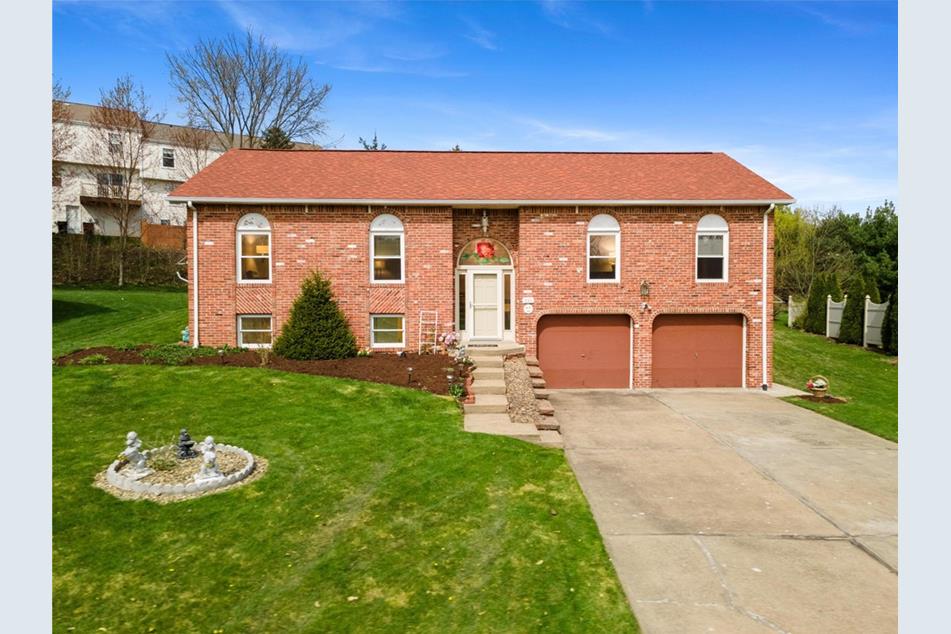 808 Megan Dr, Cranberry Township, PA 16066 - MLS 1648432 - Coldwell Banker