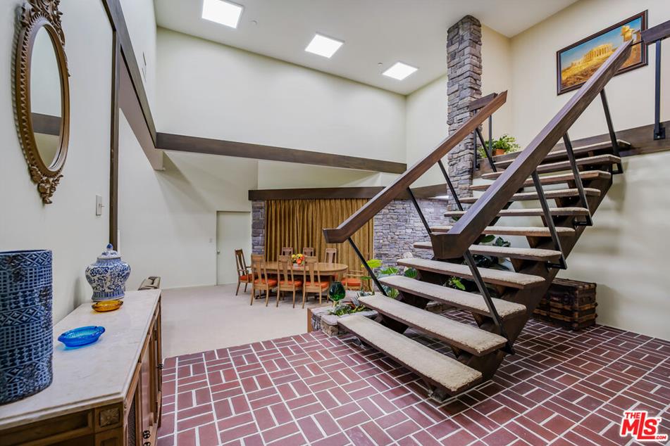 11222 Dilling St, Studio City, CA 91602 - MLS 23-273457 - Coldwell Banker