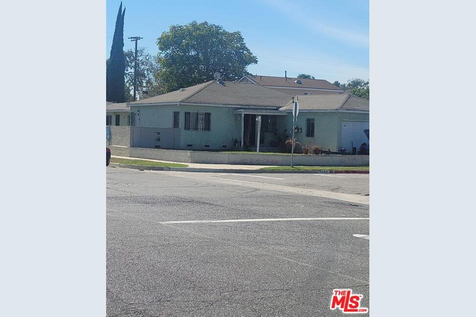 1400 W 130th St, Compton, CA 90222 - MLS 24-416143 - Coldwell Banker