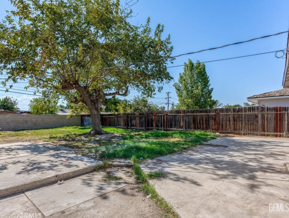 415 Sperry St, Bakersfield, CA 93307 - MLS NS24209287 - Coldwell Banker
