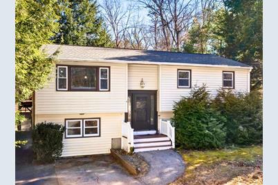 7 Fuller Dr, Hudson, NH 03051 - MLS 4987796 - Coldwell Banker