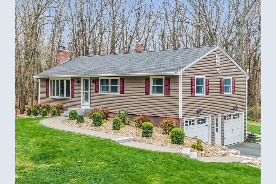 10 Merrill Dr, Atkinson, NH 03811 - MLS 4994408 - Coldwell Banker