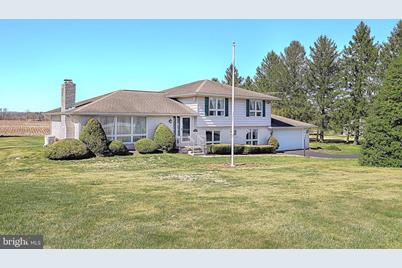 4635 W Canal Rd, Dover, PA 17315 - MLS PAYK2038526 - Coldwell Banker